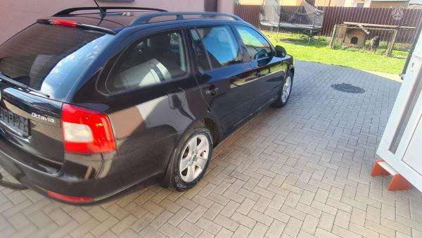 Black Skoda Octavia 2010 in Vilnius, with an engine capacity of 1.59 L and mileage of 292 thousand km for 3800 €, photo 7 on AUTOMOTO.COM.LV