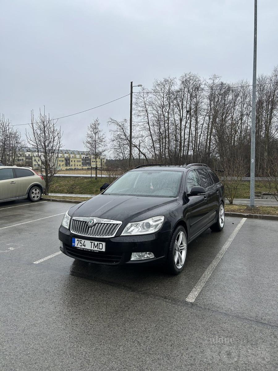 Black Skoda Octavia 2010 in Tallinn, with an engine capacity of 1.60 L and mileage of 350 thousand km for 2099 €, photo 1 on AUTOMOTO.COM.LV