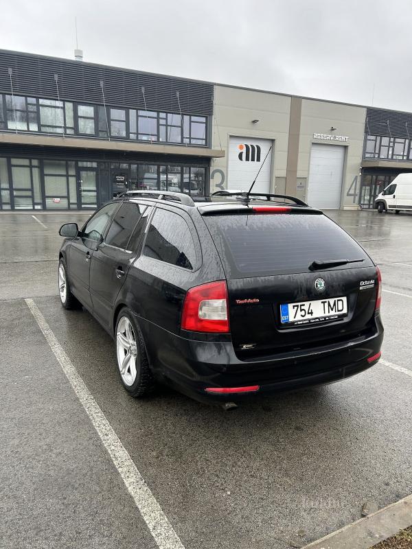 Melns Skoda Octavia 2010 Tallina, ar dzinēja tilpumu 1.60 L un nobraukumu 350 tūkst. km par 2099 €, foto 4 vietnē AUTOMOTO.COM.LV