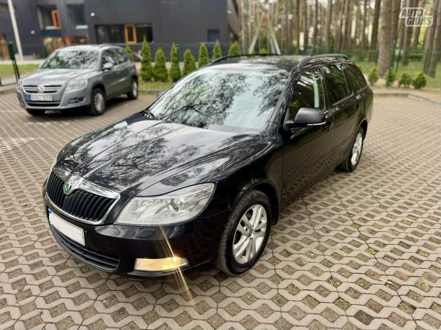 Black Skoda Octavia 2010 in Kaunas, with an engine capacity of 1.60 L and mileage of 245 thousand km for 3250 €, photo 1 on AUTOMOTO.COM.LV