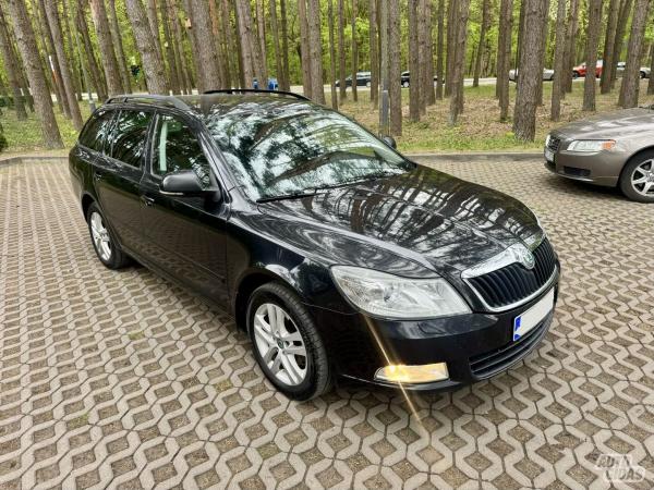 Melns Skoda Octavia 2010 Kauņa, ar dzinēja tilpumu 1.60 L un nobraukumu 245 tūkst. km par 3250 €, foto 2 vietnē AUTOMOTO.COM.LV