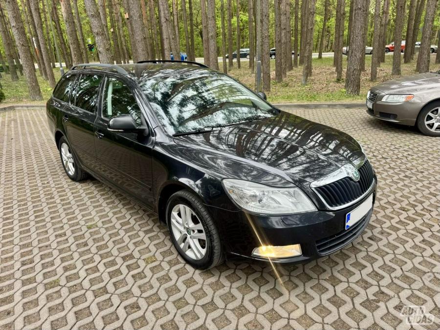 Black Skoda Octavia 2010 in Kaunas, with an engine capacity of 1.60 L and mileage of 245 thousand km for 3250 €, photo 3 on AUTOMOTO.COM.LV
