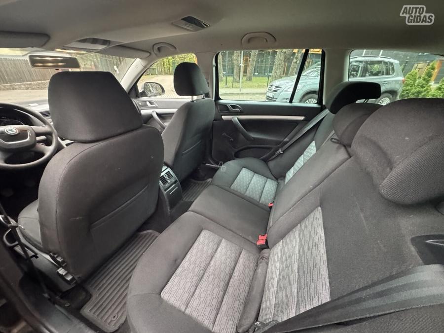 Black Skoda Octavia 2010 in Kaunas, with an engine capacity of 1.60 L and mileage of 245 thousand km for 3250 €, photo 7 on AUTOMOTO.COM.LV