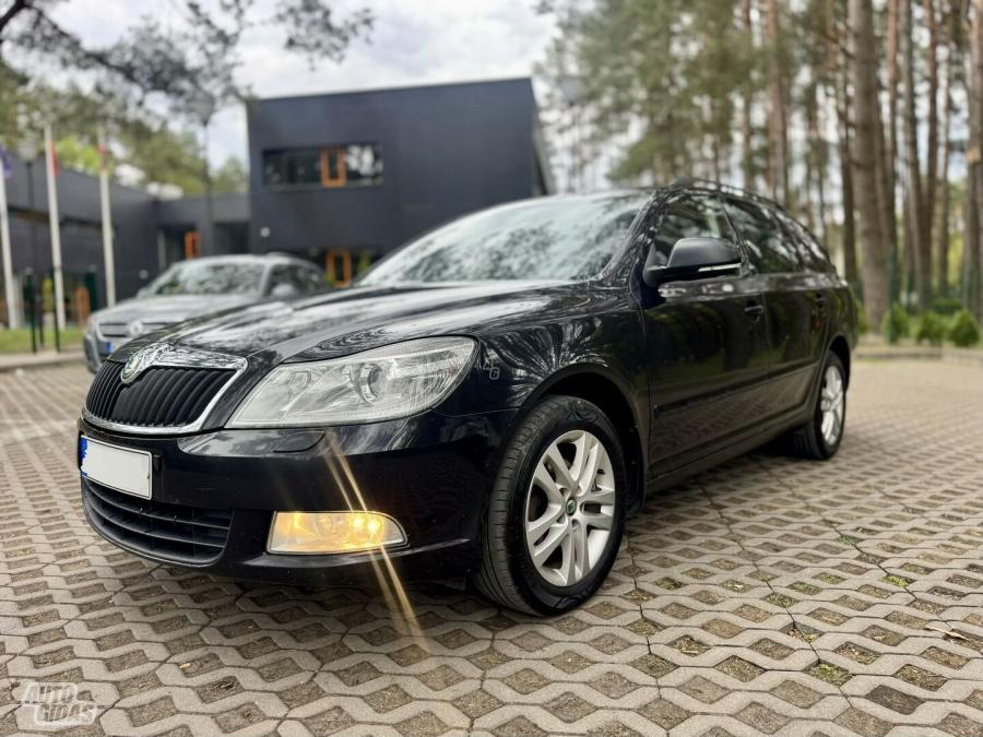Black Skoda Octavia 2010 in Kaunas, with an engine capacity of 1.60 L and mileage of 245 thousand km for 3250 €, photo 14 on AUTOMOTO.COM.LV