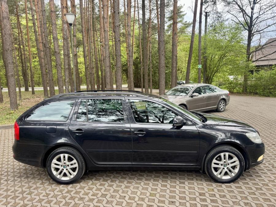 Black Skoda Octavia 2010 in Kaunas, with an engine capacity of 1.60 L and mileage of 245 thousand km for 3250 €, photo 16 on AUTOMOTO.COM.LV