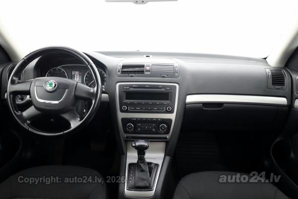 Black Skoda Octavia 2010 in Tallinn, with an engine capacity of 1.80 L and mileage of 287 thousand km for 2299 €, photo 5 on AUTOMOTO.COM.LV