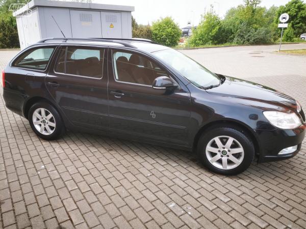 Black Skoda Octavia 2010 in Klaipeda, with an engine capacity of 1.60 L and mileage of 225 thousand km for 3850 €, photo 8 on AUTOMOTO.COM.LV