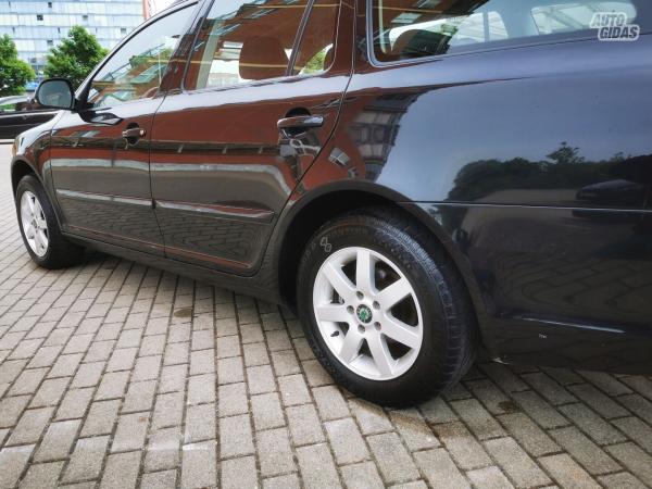 Black Skoda Octavia 2010 in Klaipeda, with an engine capacity of 1.60 L and mileage of 225 thousand km for 3850 €, photo 9 on AUTOMOTO.COM.LV
