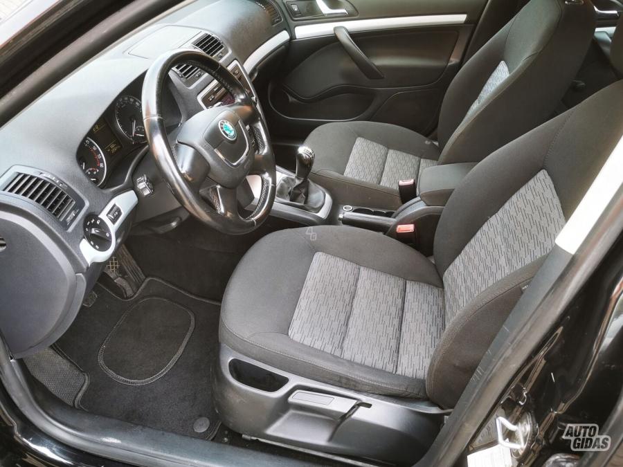 Melns Skoda Octavia 2010 Klaipėda, ar dzinēja tilpumu 1.60 L un nobraukumu 225 tūkst. km par 3850 €, foto 18 vietnē AUTOMOTO.COM.LV
