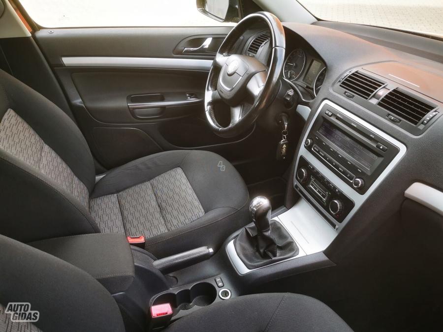 Melns Skoda Octavia 2010 Klaipėda, ar dzinēja tilpumu 1.60 L un nobraukumu 225 tūkst. km par 3850 €, foto 19 vietnē AUTOMOTO.COM.LV