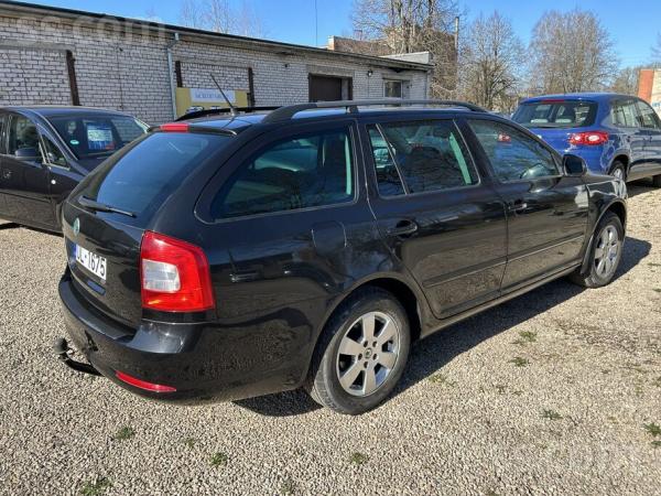 Black Skoda Octavia 2010 in Limbazi, with an engine capacity of 1.20 L and mileage of 233 thousand km for 4150 €, photo 4 on AUTOMOTO.COM.LV