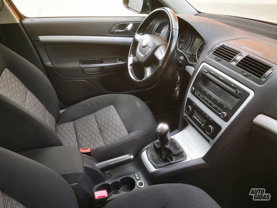 Melns Skoda Octavia 2010 Klaipėda, ar dzinēja tilpumu 1.60 L un nobraukumu 225 tūkst. km par 3850 €, foto 19 vietnē AUTOMOTO.COM.LV
