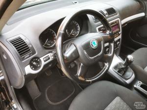 Melns Skoda Octavia 2010 Klaipėda, ar dzinēja tilpumu 1.60 L un nobraukumu 225 tūkst. km par 3850 €, foto 23 vietnē AUTOMOTO.COM.LV