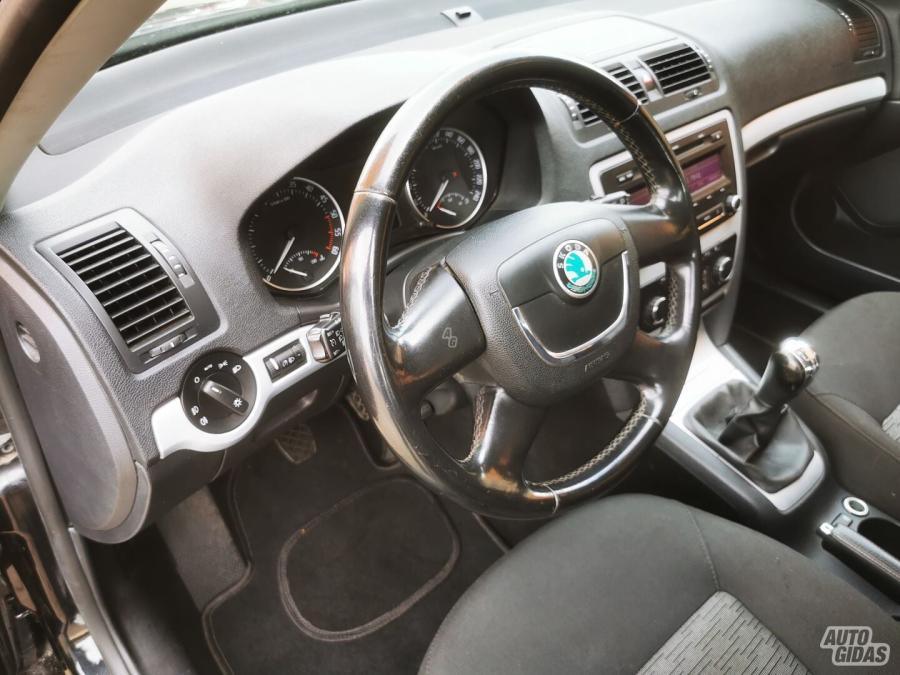 Melns Skoda Octavia 2010 Klaipėda, ar dzinēja tilpumu 1.60 L un nobraukumu 225 tūkst. km par 3850 €, foto 23 vietnē AUTOMOTO.COM.LV