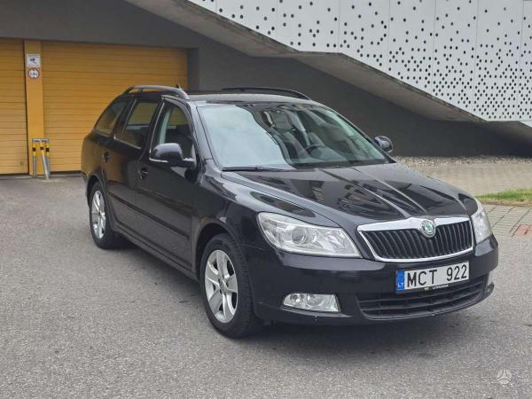 Black Skoda Octavia 2010 in Vilnius, with an engine capacity of 1.39 L and mileage of 223 thousand km for 1750 €, photo 1 on AUTOMOTO.COM.LV