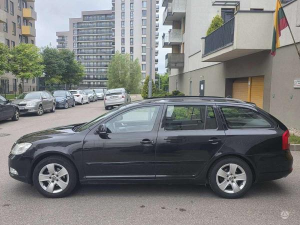 Black Skoda Octavia 2010 in Vilnius, with an engine capacity of 1.39 L and mileage of 223 thousand km for 1750 €, photo 6 on AUTOMOTO.COM.LV