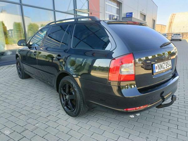 Black Skoda Octavia 2010 in Klaipeda, with an engine capacity of 1.90 L and mileage of 283 thousand km for 3999 €, photo 2 on AUTOMOTO.COM.LV