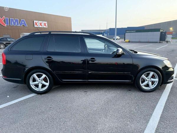 Black Skoda Octavia 2010 in Kaunas, with an engine capacity of 1.97 L and mileage of 307 thousand km for 5000 €, photo 3 on AUTOMOTO.COM.LV