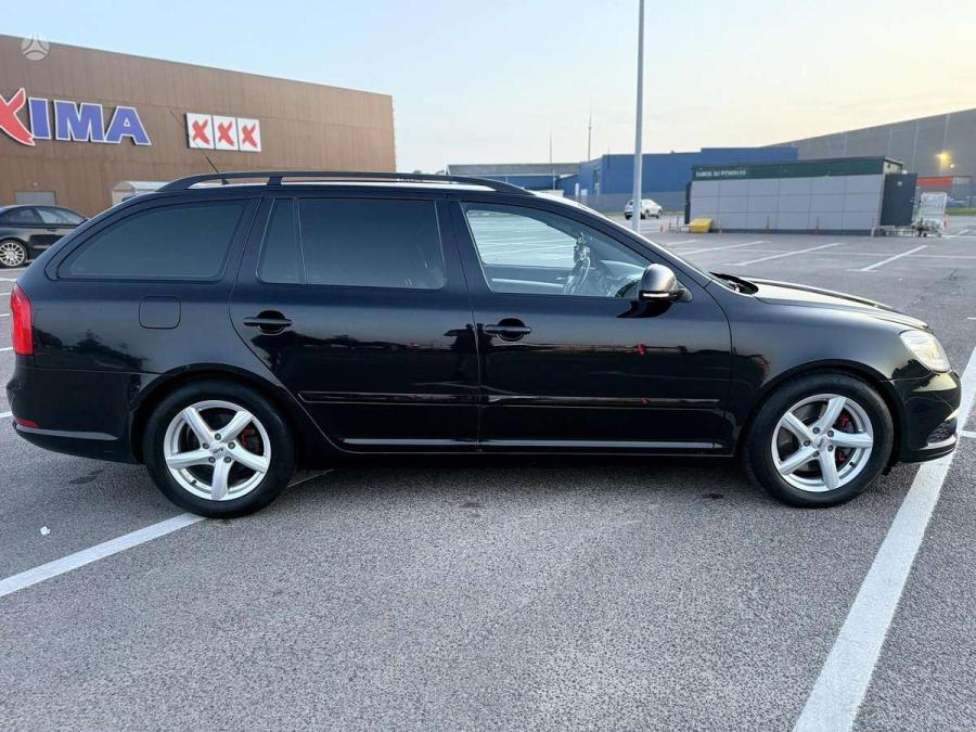 Melns Skoda Octavia 2010 Kauņa, ar dzinēja tilpumu 1.97 L un nobraukumu 307 tūkst. km par 5000 €, foto 4 vietnē AUTOMOTO.COM.LV