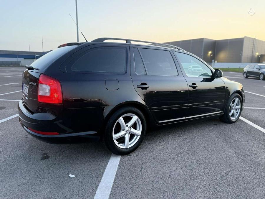 Melns Skoda Octavia 2010 Kauņa, ar dzinēja tilpumu 1.97 L un nobraukumu 307 tūkst. km par 5000 €, foto 6 vietnē AUTOMOTO.COM.LV