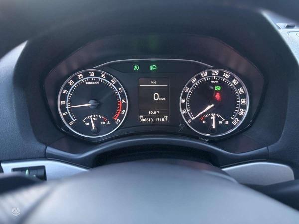 Black Skoda Octavia 2010 in Kaunas, with an engine capacity of 1.97 L and mileage of 307 thousand km for 5000 €, photo 8 on AUTOMOTO.COM.LV