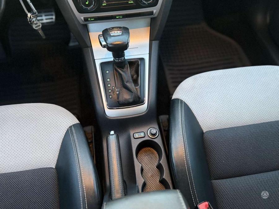 Melns Skoda Octavia 2010 Kauņa, ar dzinēja tilpumu 1.97 L un nobraukumu 307 tūkst. km par 5000 €, foto 11 vietnē AUTOMOTO.COM.LV