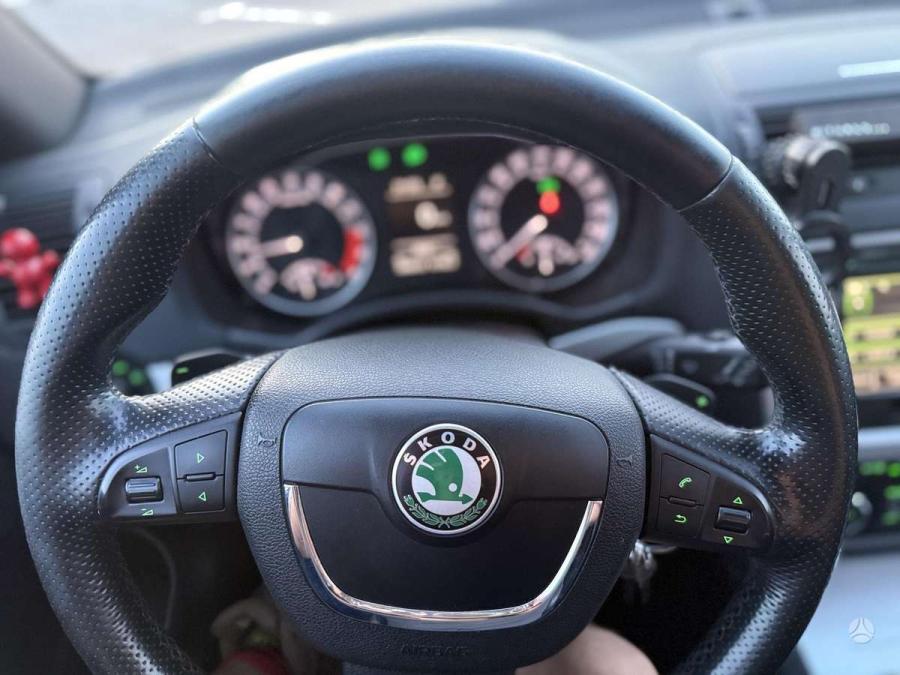 Melns Skoda Octavia 2010 Kauņa, ar dzinēja tilpumu 1.97 L un nobraukumu 307 tūkst. km par 5000 €, foto 17 vietnē AUTOMOTO.COM.LV