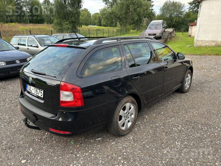 Black Skoda Octavia 2010 in Limbazi, with an engine capacity of 1.20 L and mileage of 233 thousand km for 4250 €, photo 5 on AUTOMOTO.COM.LV