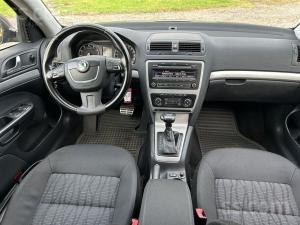 Black Skoda Octavia 2010 in Limbazi, with an engine capacity of 1.20 L and mileage of 233 thousand km for 4250 €, photo 9 on AUTOMOTO.COM.LV