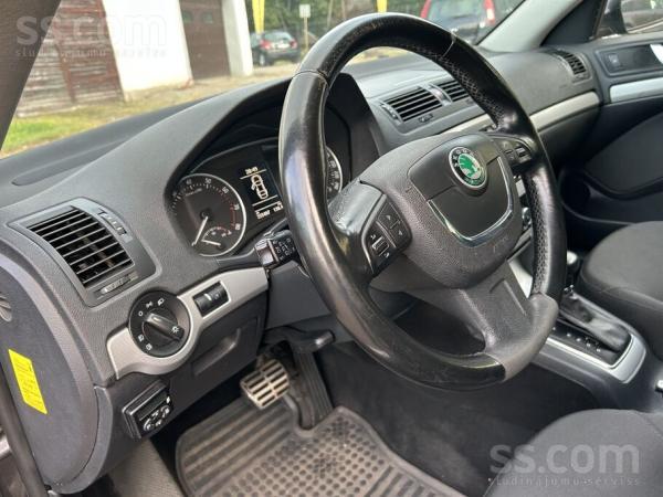 Melns Skoda Octavia 2010 Limbaži, ar dzinēja tilpumu 1.20 L un nobraukumu 233 tūkst. km par 4250 €, foto 9 vietnē AUTOMOTO.COM.LV