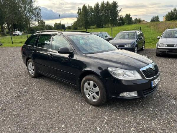 Melns Skoda Octavia 2010 Limbaži, ar dzinēja tilpumu 1.20 L un nobraukumu 233 tūkst. km par 4250 €, foto 3 vietnē AUTOMOTO.COM.LV