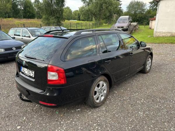 Melns Skoda Octavia 2010 Limbaži, ar dzinēja tilpumu 1.20 L un nobraukumu 233 tūkst. km par 4250 €, foto 4 vietnē AUTOMOTO.COM.LV