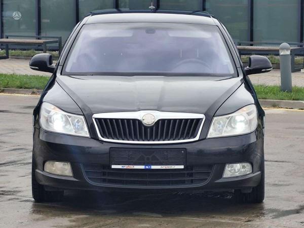 Black Skoda Octavia 2010 in Siauliai, with an engine capacity of 1.97 L and mileage of 288 thousand km for 3700 €, photo 4 on AUTOMOTO.COM.LV