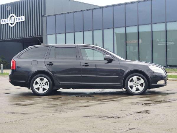 Black Skoda Octavia 2010 in Siauliai, with an engine capacity of 1.97 L and mileage of 288 thousand km for 3700 €, photo 6 on AUTOMOTO.COM.LV