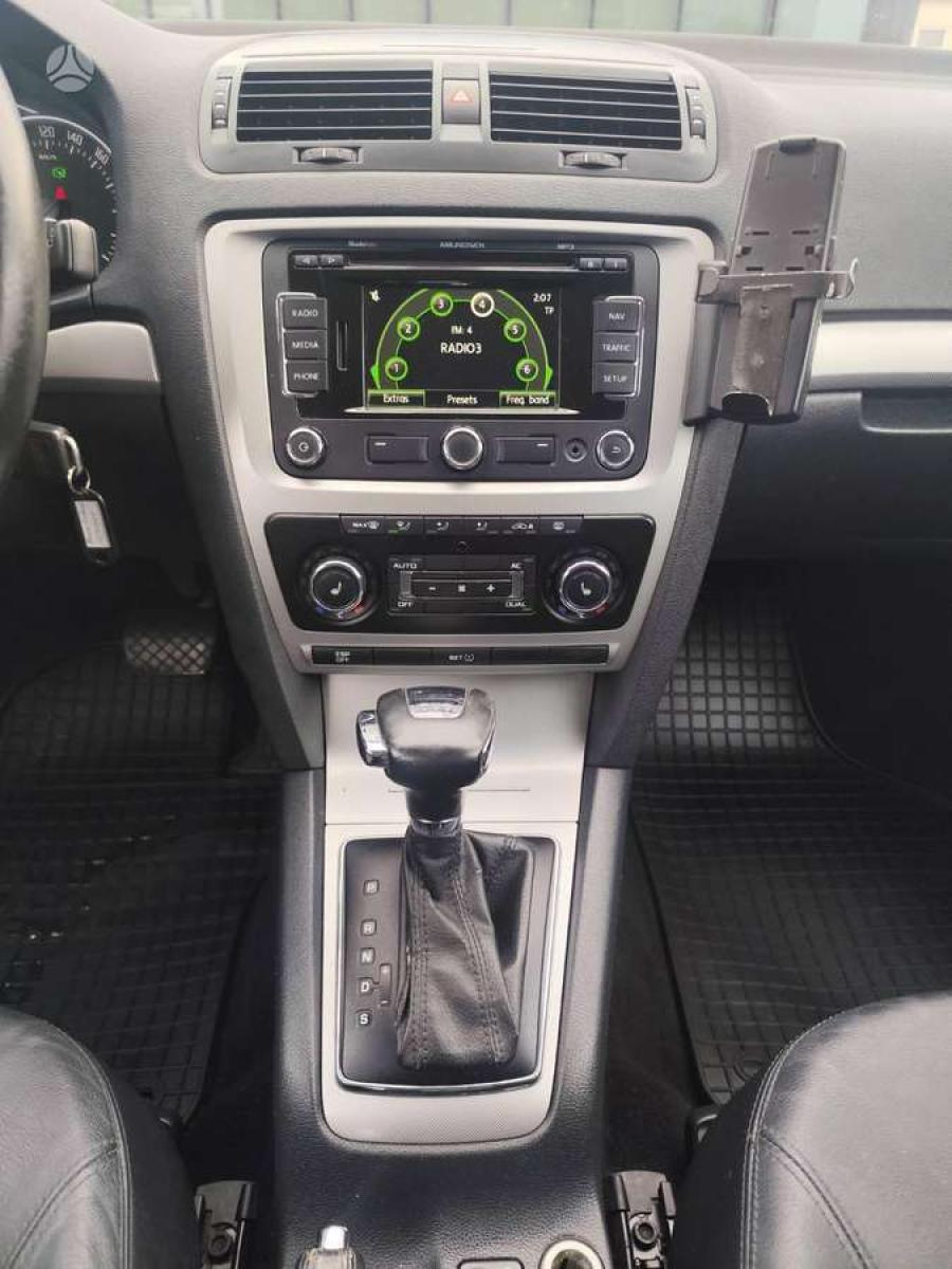 Melns Skoda Octavia 2010 Šauļi, ar dzinēja tilpumu 1.97 L un nobraukumu 288 tūkst. km par 3700 €, foto 33 vietnē AUTOMOTO.COM.LV