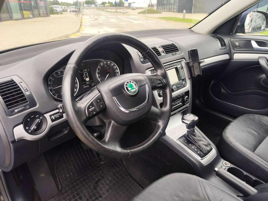 Melns Skoda Octavia 2010 Šauļi, ar dzinēja tilpumu 1.97 L un nobraukumu 288 tūkst. km par 3700 €, foto 37 vietnē AUTOMOTO.COM.LV