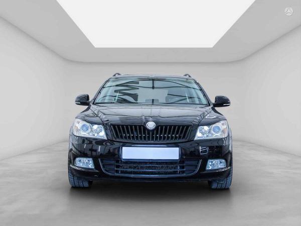 Black Skoda Octavia 2010 in Kaunas, with an engine capacity of 1.60 L and mileage of 310 thousand km for 5490 €, photo 2 on AUTOMOTO.COM.LV