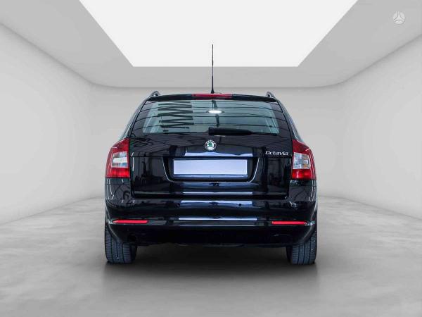 Black Skoda Octavia 2010 in Kaunas, with an engine capacity of 1.60 L and mileage of 310 thousand km for 5490 €, photo 5 on AUTOMOTO.COM.LV