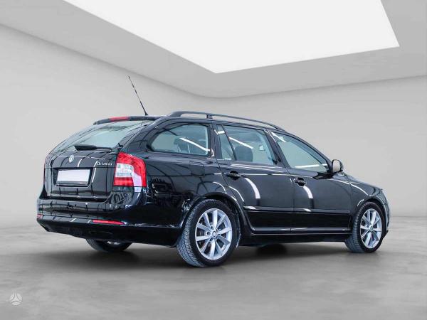 Black Skoda Octavia 2010 in Kaunas, with an engine capacity of 1.60 L and mileage of 310 thousand km for 5490 €, photo 6 on AUTOMOTO.COM.LV