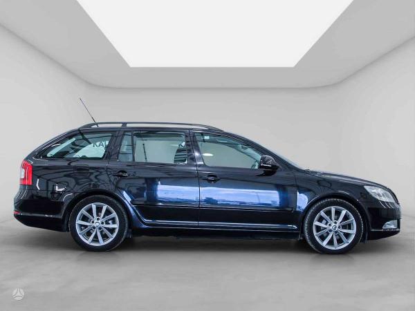 Black Skoda Octavia 2010 in Kaunas, with an engine capacity of 1.60 L and mileage of 310 thousand km for 5490 €, photo 7 on AUTOMOTO.COM.LV