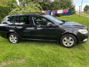 Black Skoda Octavia 2010 in Rietavas, with an engine capacity of 1.60 L and mileage of 392 thousand km for 2650 €, photo 3 on AUTOMOTO.COM.LV