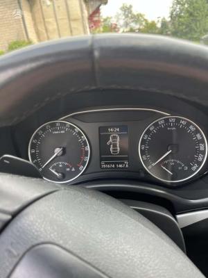 Black Skoda Octavia 2010 in Rietavas, with an engine capacity of 1.60 L and mileage of 392 thousand km for 2650 €, photo 13 on AUTOMOTO.COM.LV