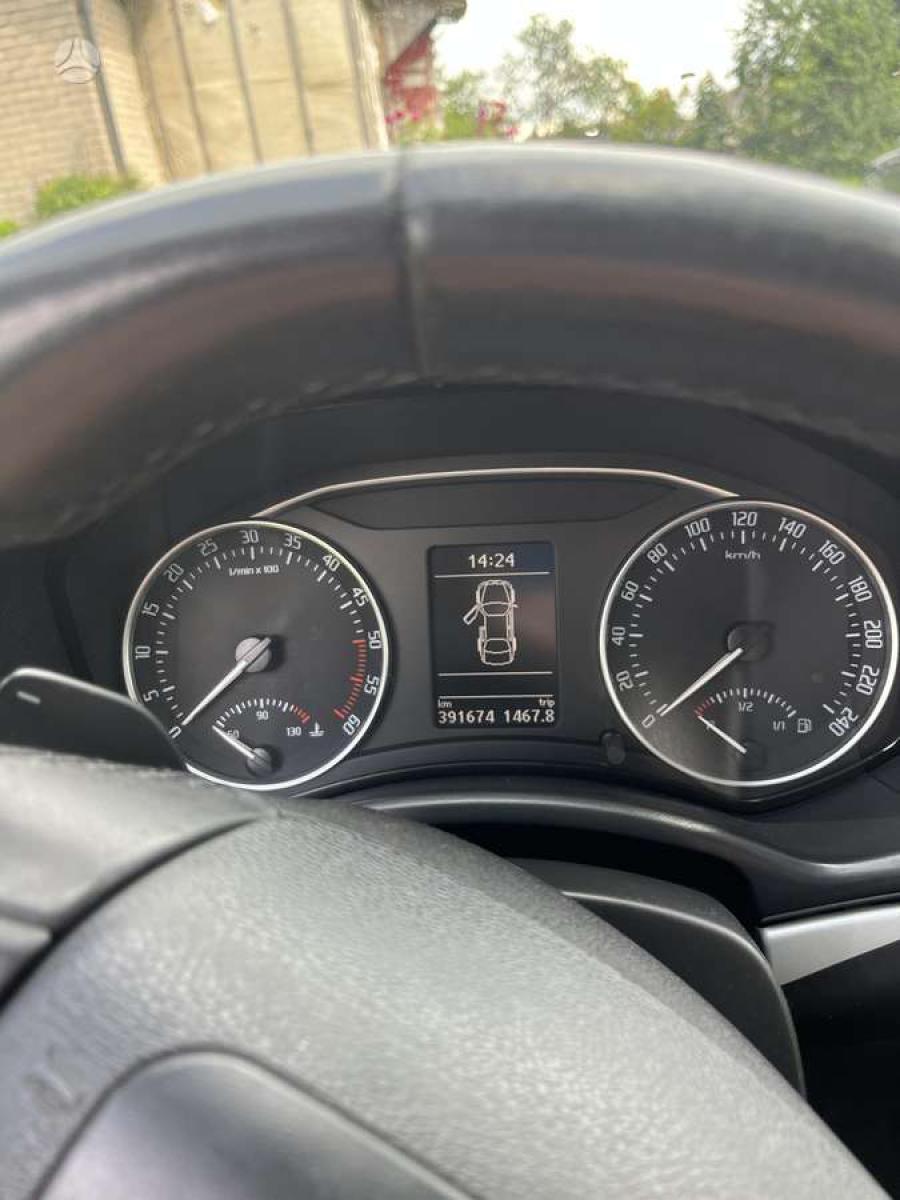 Black Skoda Octavia 2010 in Rietavas, with an engine capacity of 1.60 L and mileage of 392 thousand km for 2650 €, photo 13 on AUTOMOTO.COM.LV