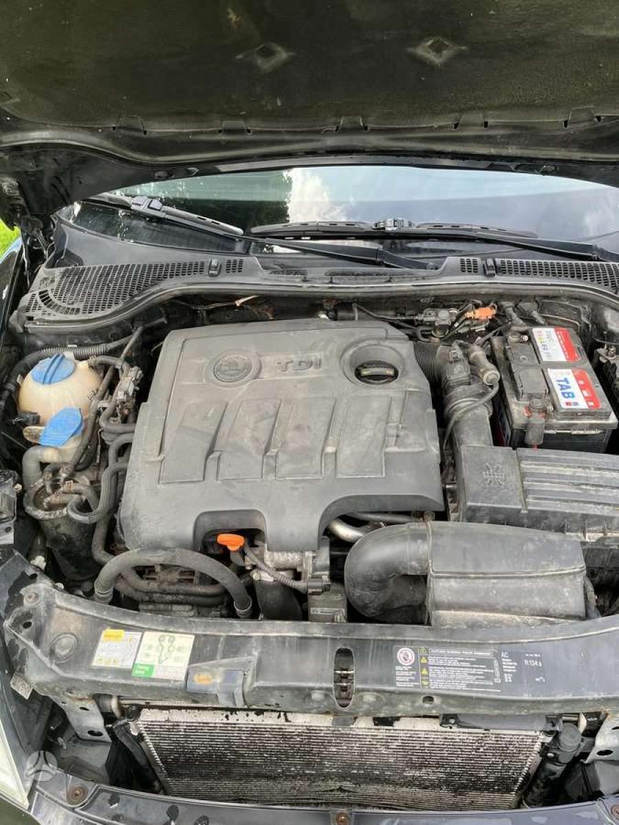 Black Skoda Octavia 2010 in Rietavas, with an engine capacity of 1.60 L and mileage of 392 thousand km for 2650 €, photo 14 on AUTOMOTO.COM.LV