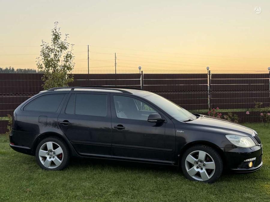 Black Skoda Octavia 2010 in Salcininkai, with an engine capacity of 1.97 L and mileage of 320 thousand km for 3650 €, photo 5 on AUTOMOTO.COM.LV