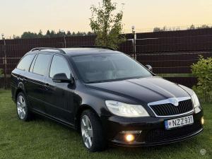 Black Skoda Octavia 2010 in Salcininkai, with an engine capacity of 1.97 L and mileage of 320 thousand km for 3650 €, photo 7 on AUTOMOTO.COM.LV