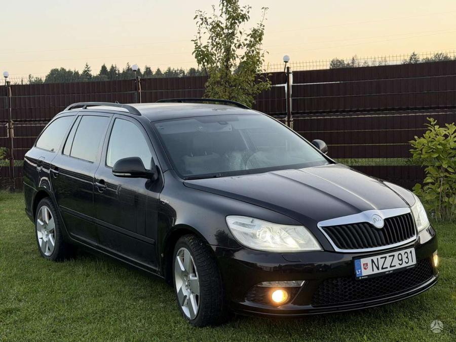 Black Skoda Octavia 2010 in Salcininkai, with an engine capacity of 1.97 L and mileage of 320 thousand km for 3650 €, photo 7 on AUTOMOTO.COM.LV