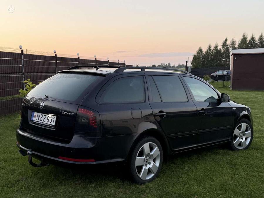 Black Skoda Octavia 2010 in Salcininkai, with an engine capacity of 1.97 L and mileage of 320 thousand km for 3650 €, photo 12 on AUTOMOTO.COM.LV