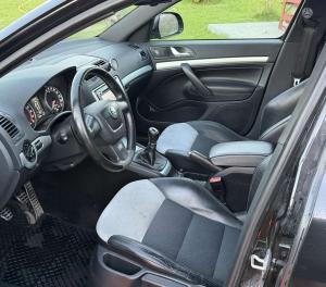 Black Skoda Octavia 2010 in Salcininkai, with an engine capacity of 1.97 L and mileage of 320 thousand km for 3650 €, photo 15 on AUTOMOTO.COM.LV