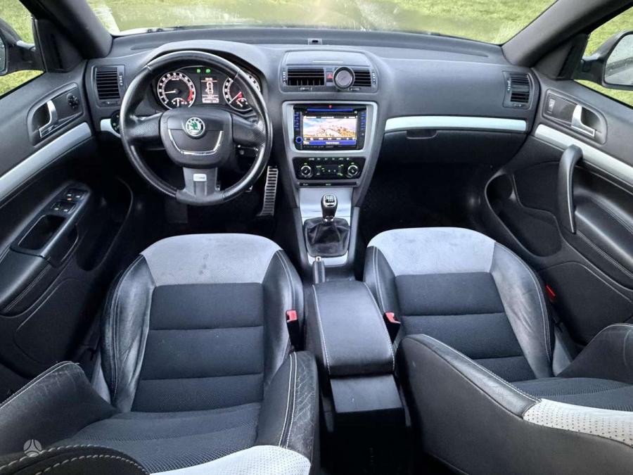 Black Skoda Octavia 2010 in Salcininkai, with an engine capacity of 1.97 L and mileage of 320 thousand km for 3650 €, photo 17 on AUTOMOTO.COM.LV